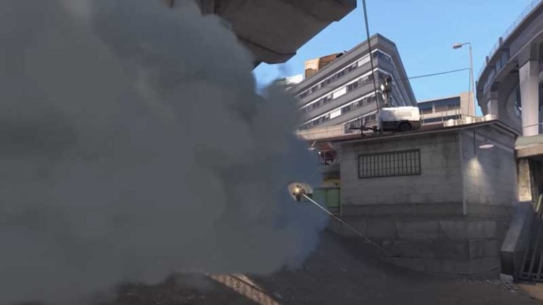 How To Use New Responsive Smoke Grenades In Counter-Strike 2?
