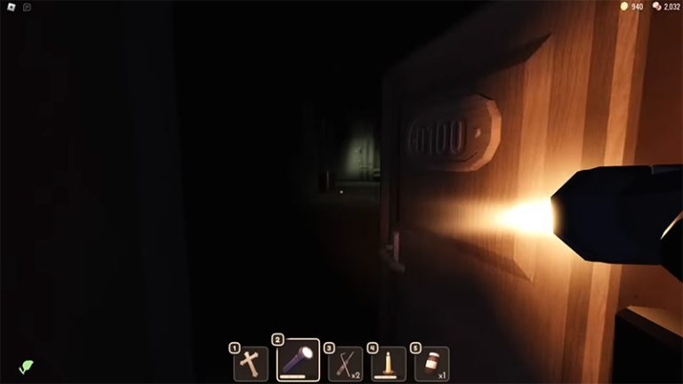 Roblox Doors: How To Beat Door 100 - Gamer Tweak